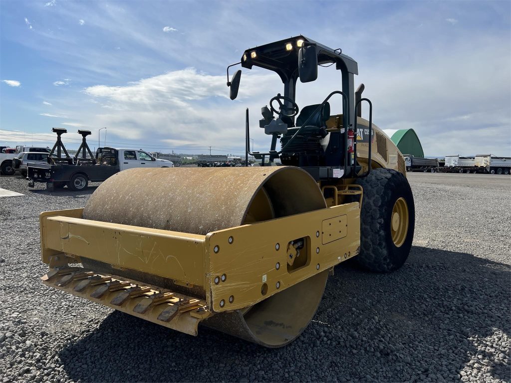 2016 CATERPILLAR CS54B - Peters & Keatts Equipment Inc.