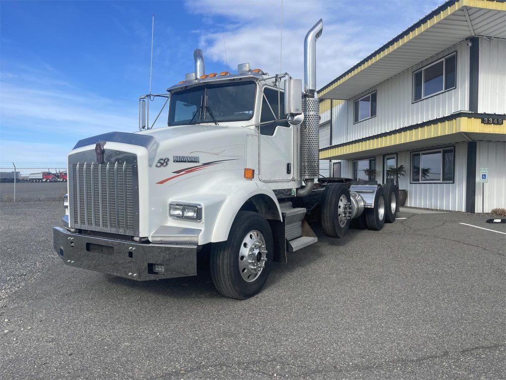 2005 KENWORTH T800 - Peters & Keatts Equipment Inc.