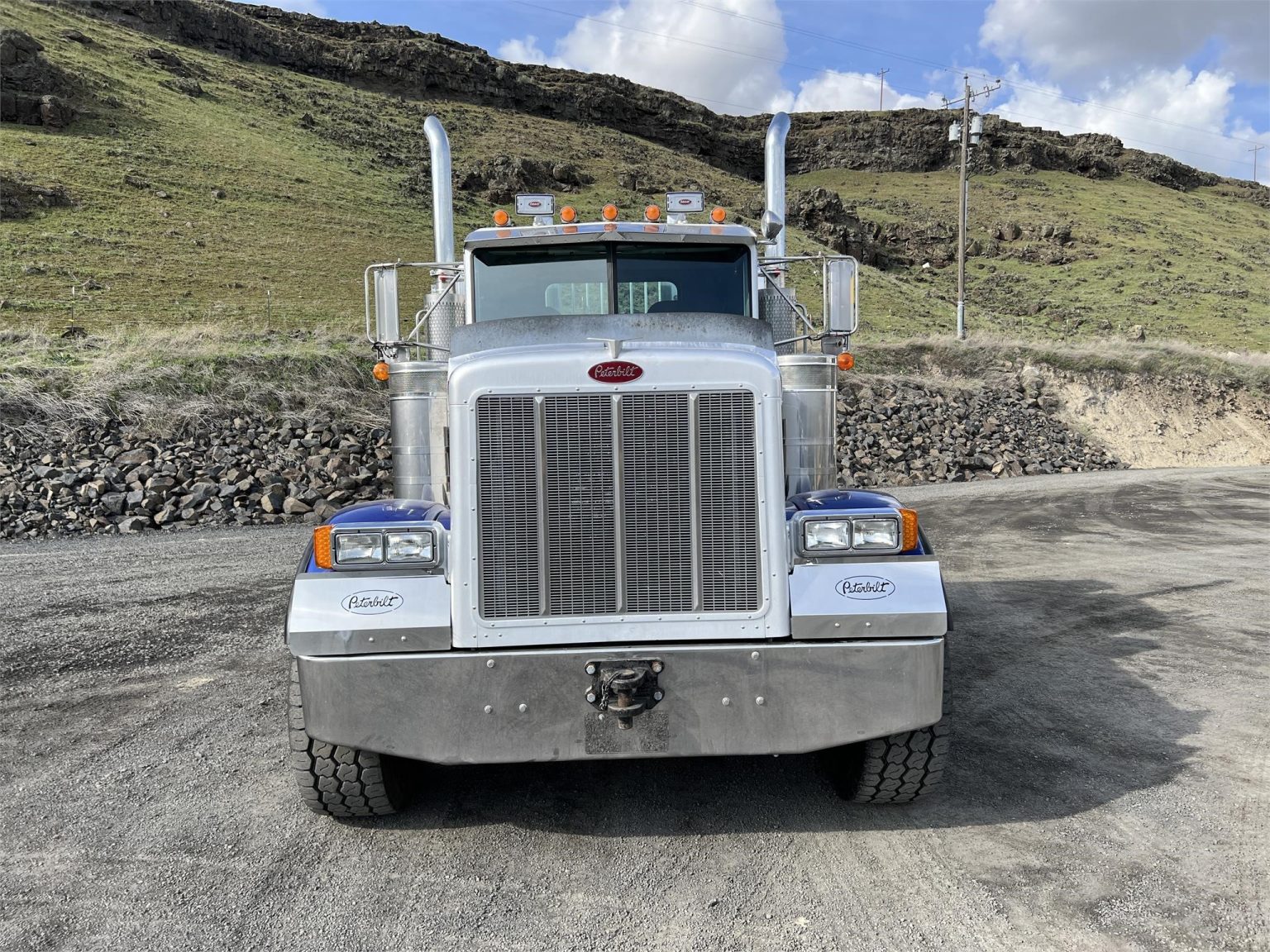 2001 PETERBILT 379 - Peters & Keatts Equipment Inc.
