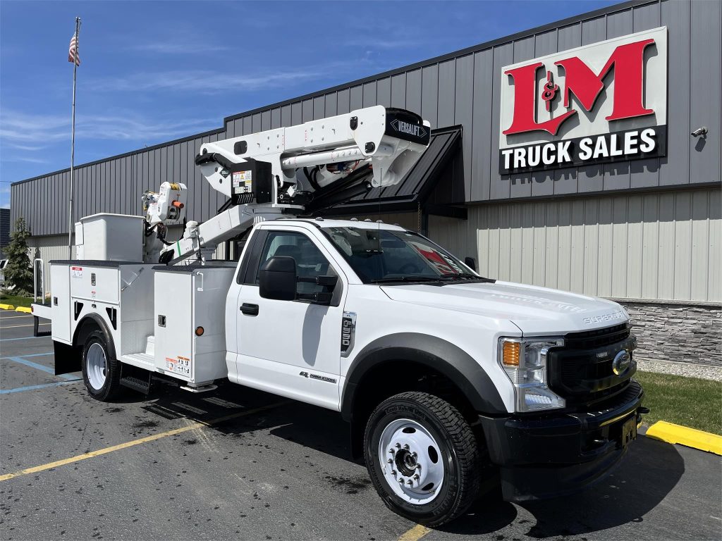 2021 VERSALIFT VST40I - Peters & Keatts Equipment Inc.