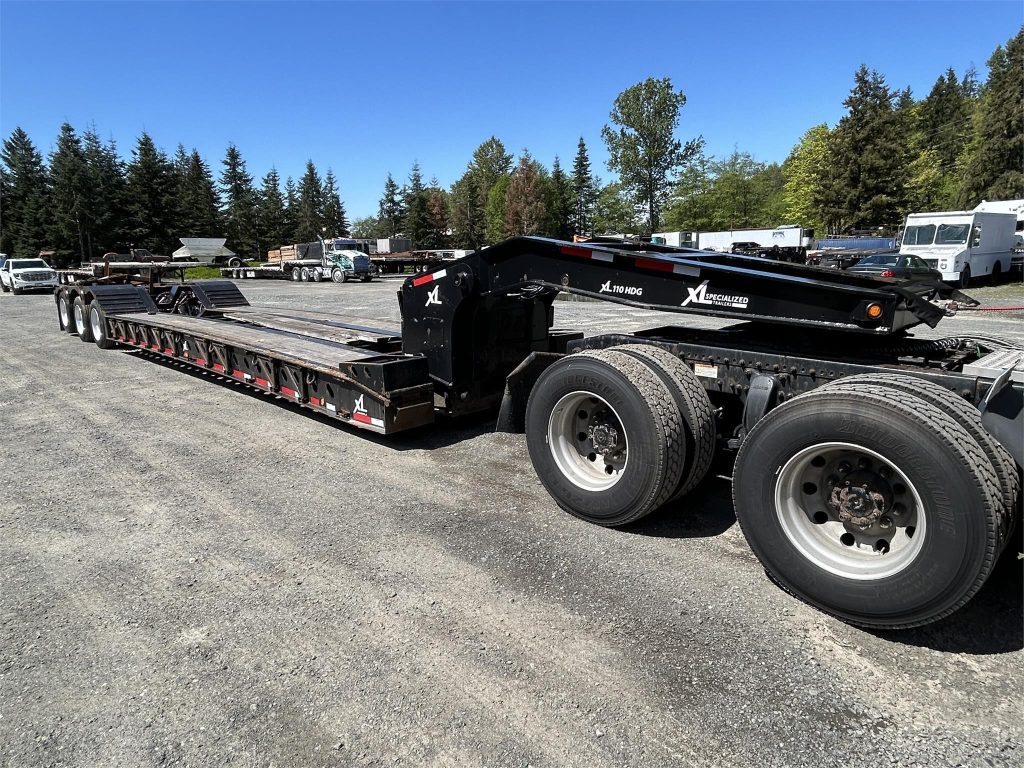 Lowboy Trailers - Peters & Keatts Equipment Inc.