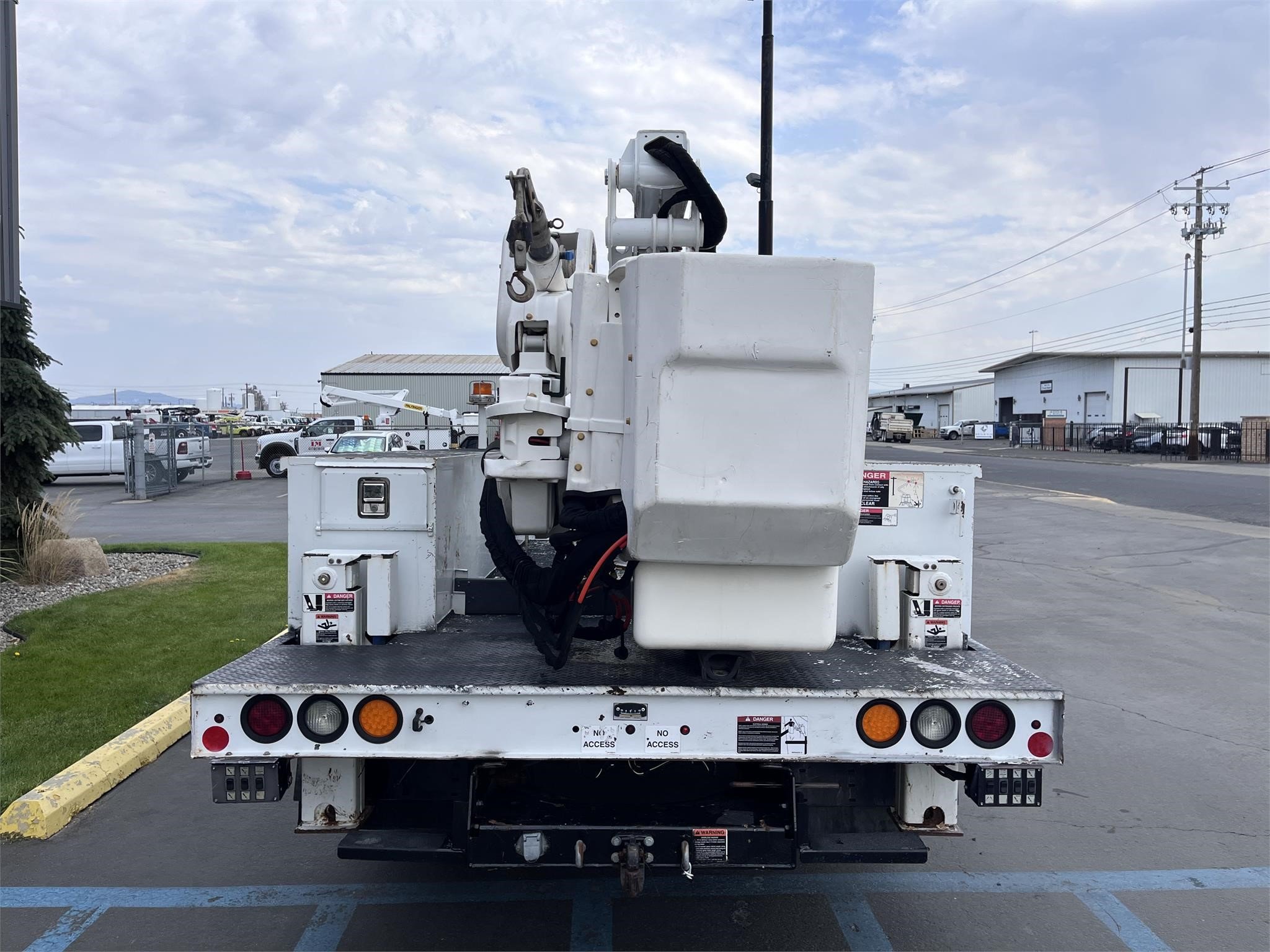 2018 ALTEC AT48M - Peters & Keatts Equipment Inc.