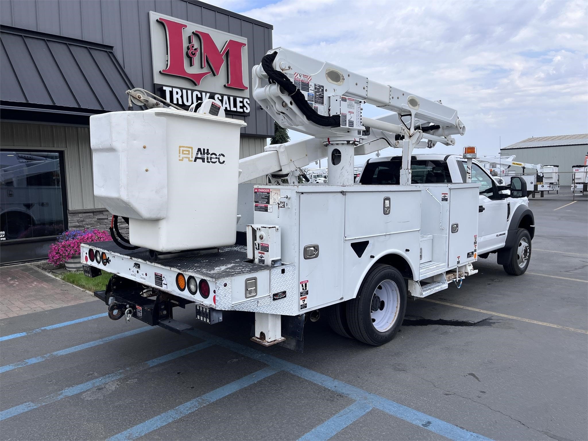 2018 ALTEC AT48M - Peters & Keatts Equipment Inc.